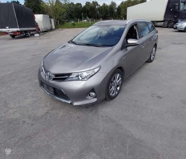 Pelēks Toyota Auris 2014 Šauļi, ar dzinēja tilpumu 1.80 L un nobraukumu 197 tūkst. km par 7700 €, foto 1 vietnē AUTOMOTO.COM.LV