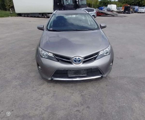 Pelēks Toyota Auris 2014 Šauļi, ar dzinēja tilpumu 1.80 L un nobraukumu 197 tūkst. km par 7700 €, foto 2 vietnē AUTOMOTO.COM.LV