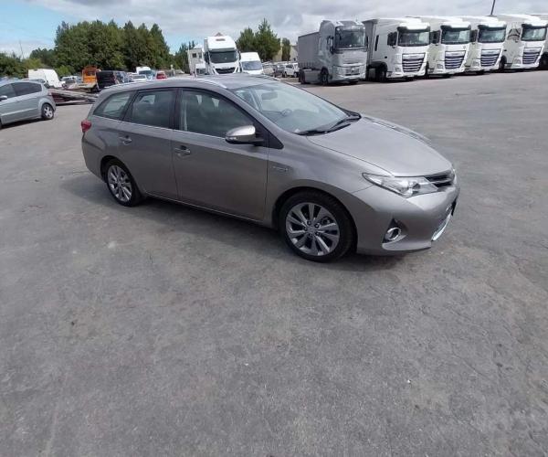 Pelēks Toyota Auris 2014 Šauļi, ar dzinēja tilpumu 1.80 L un nobraukumu 197 tūkst. km par 7700 €, foto 3 vietnē AUTOMOTO.COM.LV