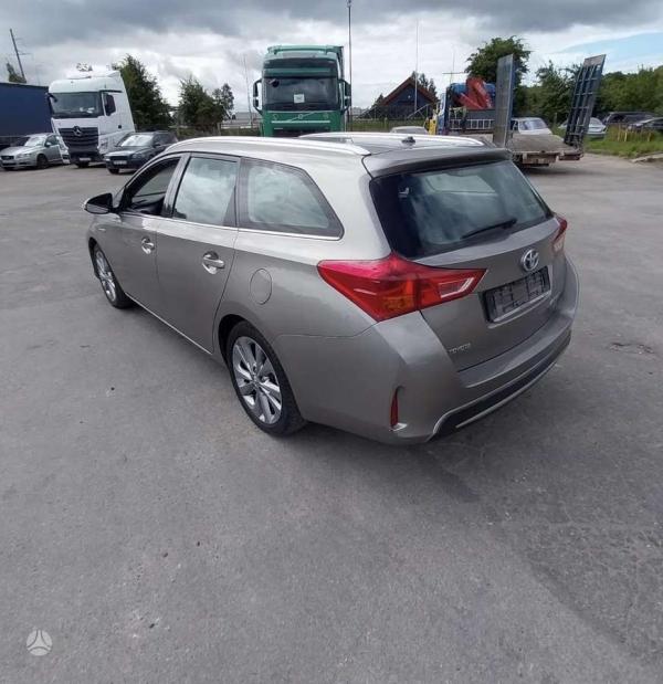 Pelēks Toyota Auris 2014 Šauļi, ar dzinēja tilpumu 1.80 L un nobraukumu 197 tūkst. km par 7700 €, foto 6 vietnē AUTOMOTO.COM.LV