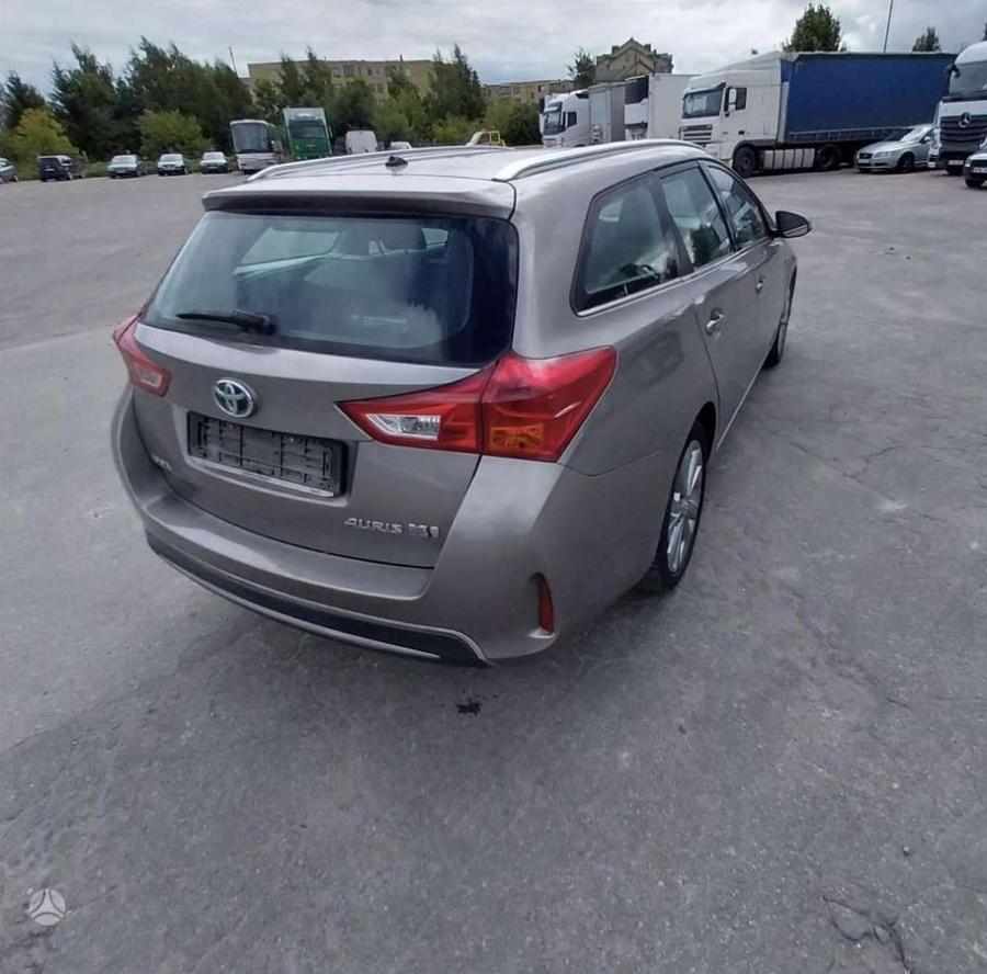 Grey Toyota Auris 2014 in Siauliai, with an engine capacity of 1.80 L and mileage of 197 thousand km for 7700 €, photo 9 on AUTOMOTO.COM.LV