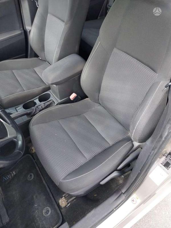 Pelēks Toyota Auris 2014 Šauļi, ar dzinēja tilpumu 1.80 L un nobraukumu 197 tūkst. km par 7700 €, foto 10 vietnē AUTOMOTO.COM.LV
