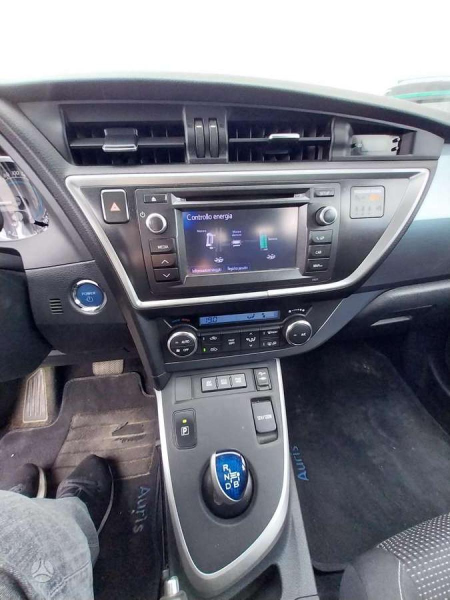 Grey Toyota Auris 2014 in Siauliai, with an engine capacity of 1.80 L and mileage of 197 thousand km for 7700 €, photo 12 on AUTOMOTO.COM.LV