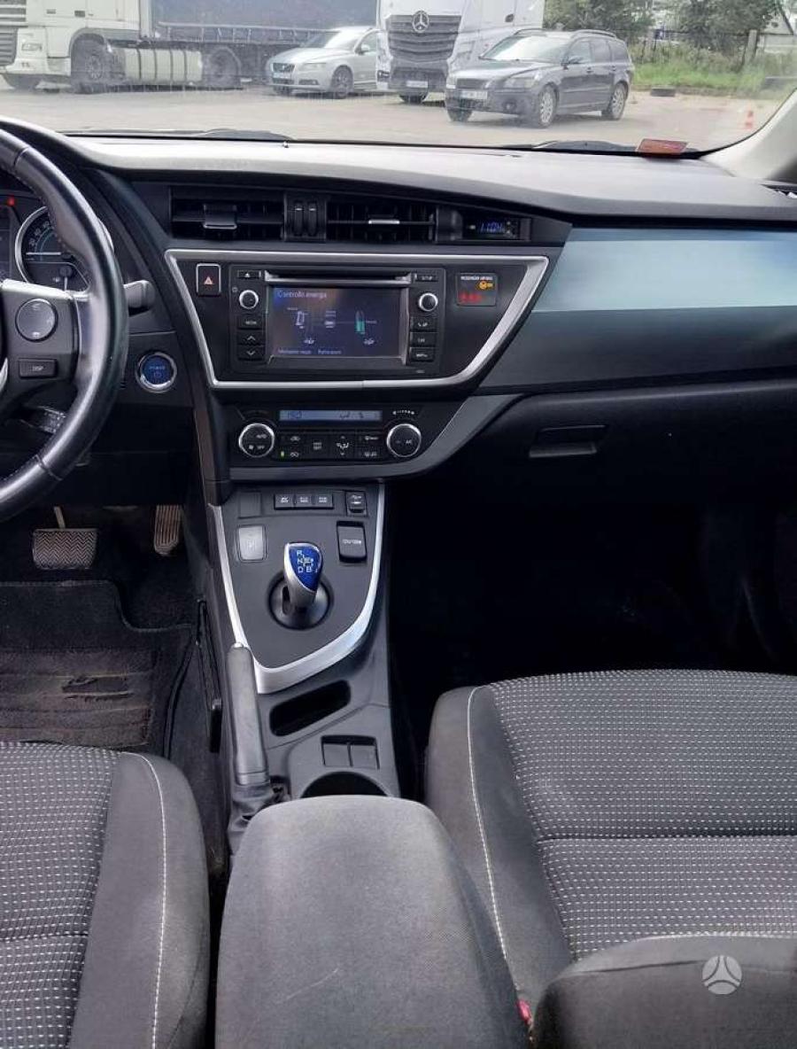 Grey Toyota Auris 2014 in Siauliai, with an engine capacity of 1.80 L and mileage of 197 thousand km for 7700 €, photo 13 on AUTOMOTO.COM.LV