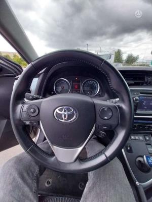 Grey Toyota Auris 2014 in Siauliai, with an engine capacity of 1.80 L and mileage of 197 thousand km for 7700 €, photo 14 on AUTOMOTO.COM.LV