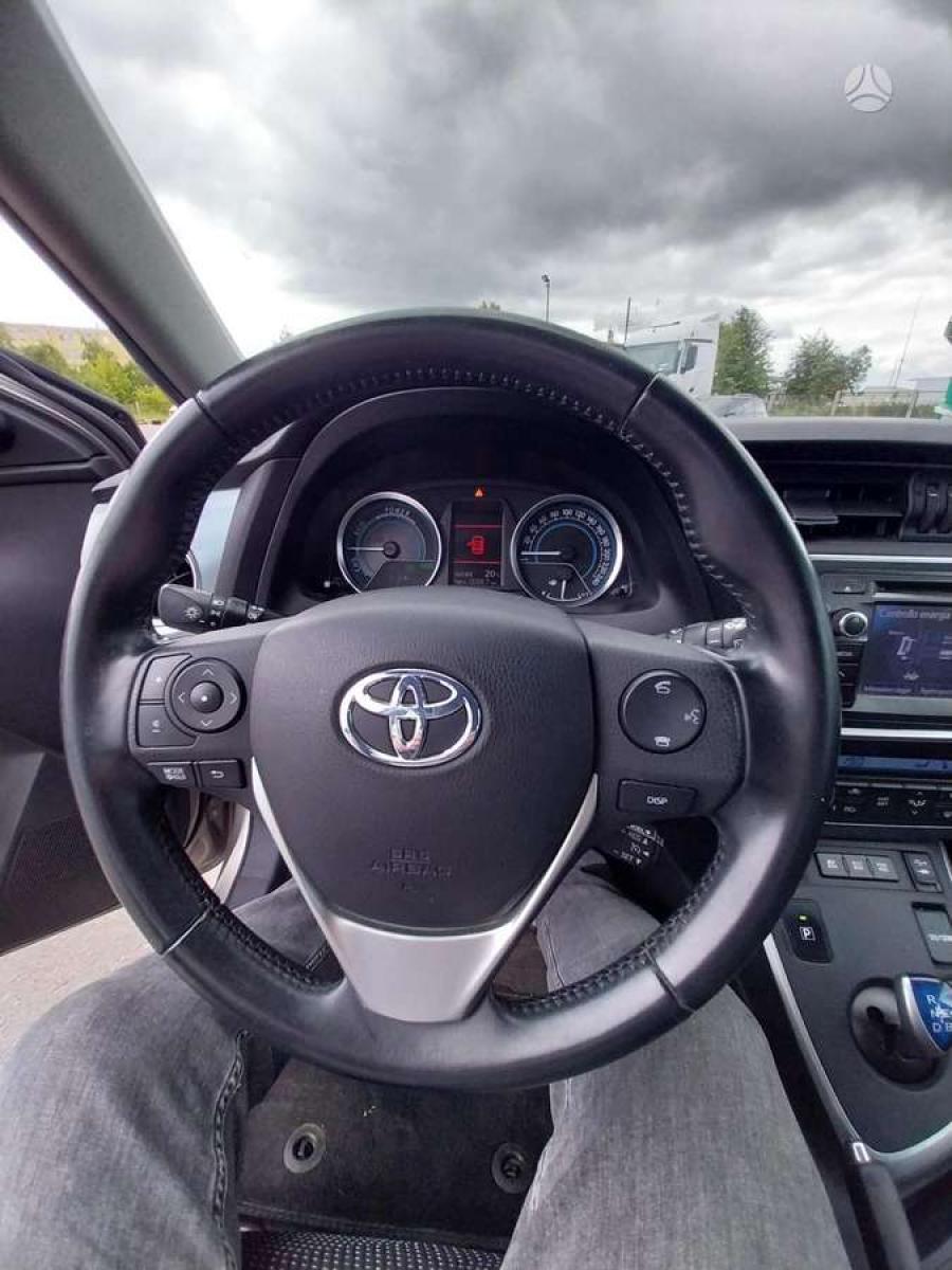 Grey Toyota Auris 2014 in Siauliai, with an engine capacity of 1.80 L and mileage of 197 thousand km for 7700 €, photo 14 on AUTOMOTO.COM.LV