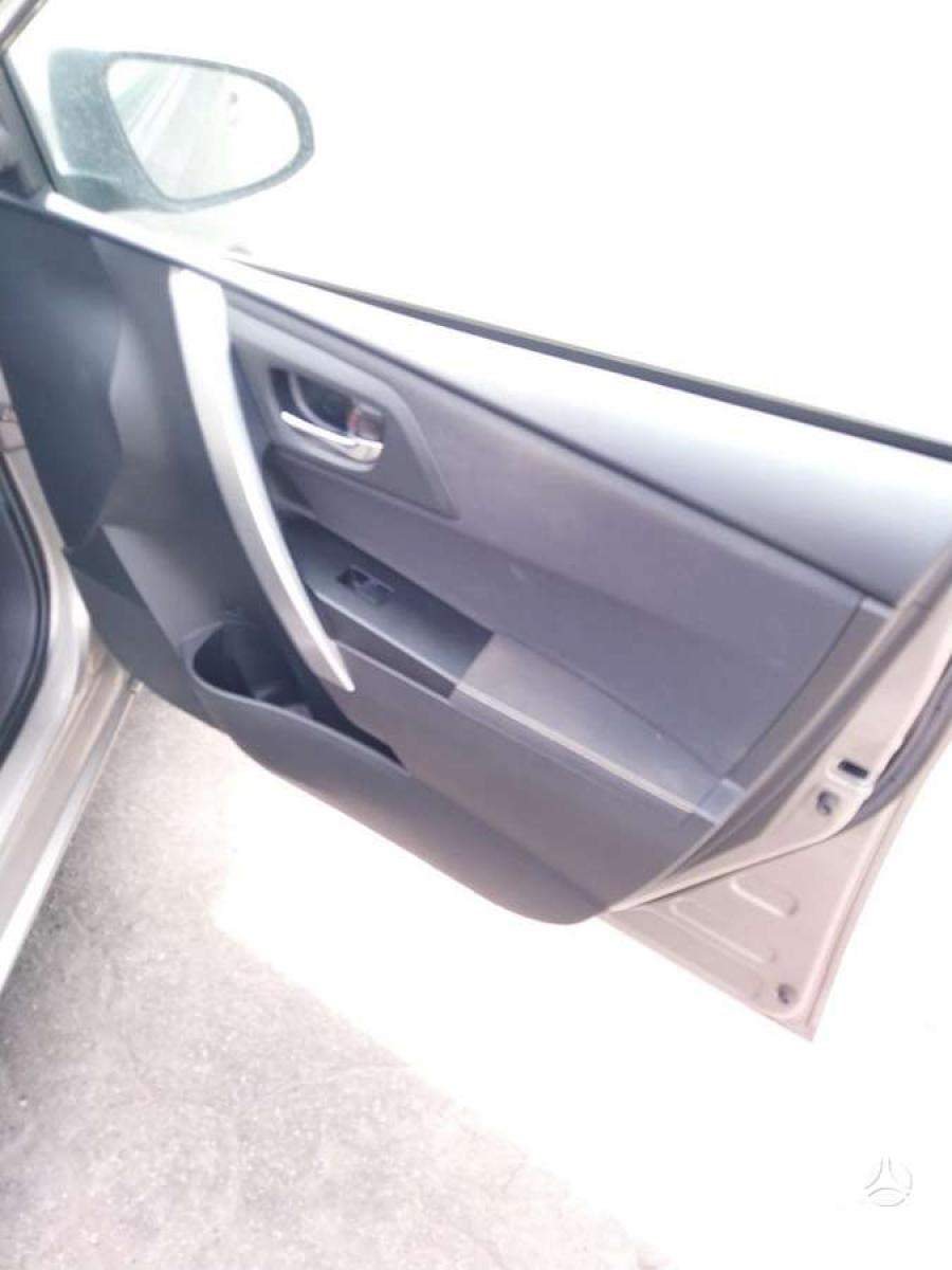 Grey Toyota Auris 2014 in Siauliai, with an engine capacity of 1.80 L and mileage of 197 thousand km for 7700 €, photo 15 on AUTOMOTO.COM.LV