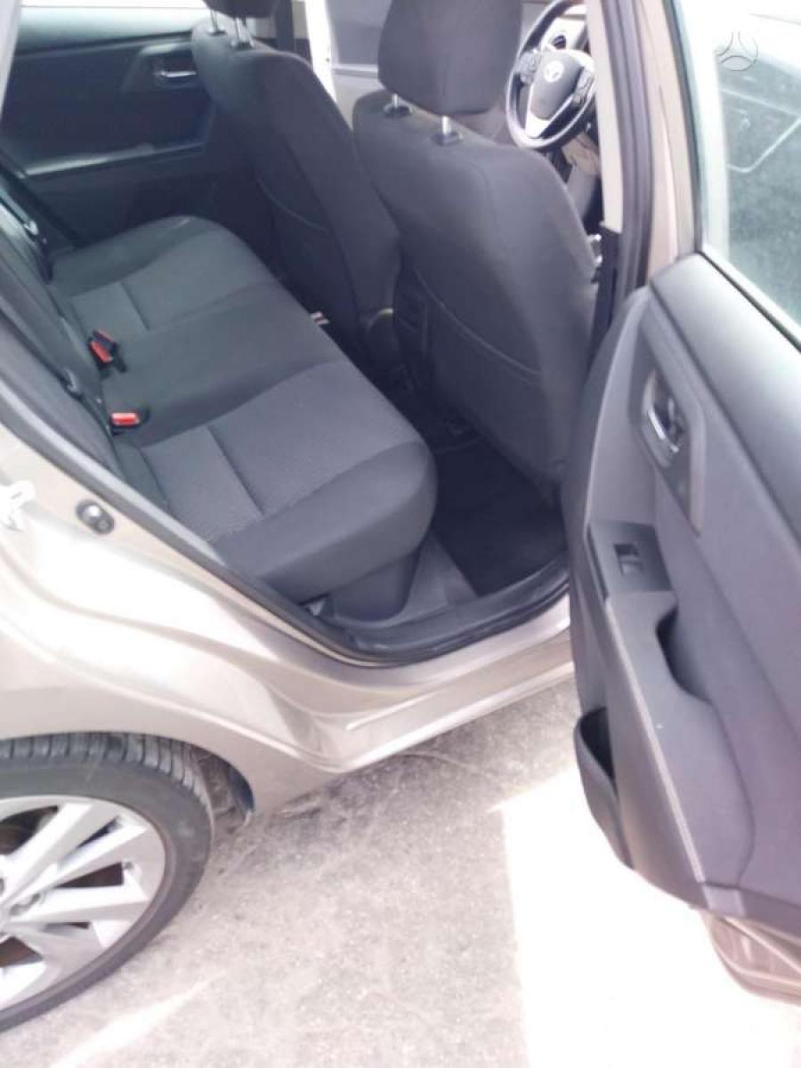 Grey Toyota Auris 2014 in Siauliai, with an engine capacity of 1.80 L and mileage of 197 thousand km for 7700 €, photo 16 on AUTOMOTO.COM.LV