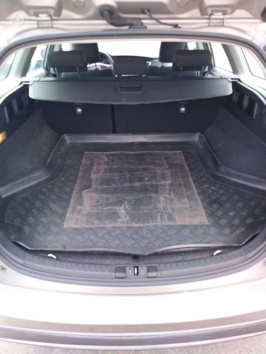 Grey Toyota Auris 2014 in Siauliai, with an engine capacity of 1.80 L and mileage of 197 thousand km for 7700 €, photo 17 on AUTOMOTO.COM.LV