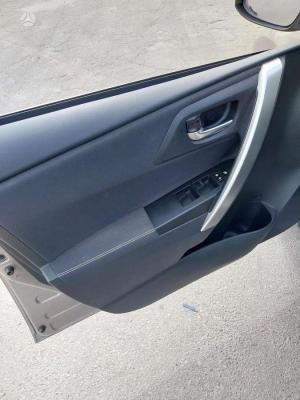Grey Toyota Auris 2014 in Siauliai, with an engine capacity of 1.80 L and mileage of 197 thousand km for 7700 €, photo 18 on AUTOMOTO.COM.LV