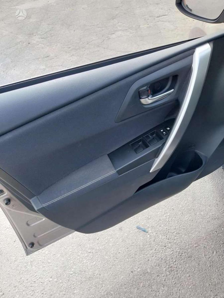 Grey Toyota Auris 2014 in Siauliai, with an engine capacity of 1.80 L and mileage of 197 thousand km for 7700 €, photo 18 on AUTOMOTO.COM.LV