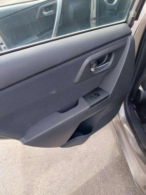 Grey Toyota Auris 2014 in Siauliai, with an engine capacity of 1.80 L and mileage of 197 thousand km for 7700 €, photo 19 on AUTOMOTO.COM.LV