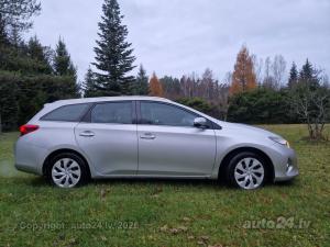 Pelēks Toyota Auris 2014 Tallina, ar dzinēja tilpumu 1.60 L un nobraukumu 230 tūkst. km par 6499 €, foto 4 vietnē AUTOMOTO.COM.LV