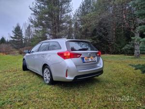 Pelēks Toyota Auris 2014 Tallina, ar dzinēja tilpumu 1.60 L un nobraukumu 230 tūkst. km par 6499 €, foto 5 vietnē AUTOMOTO.COM.LV