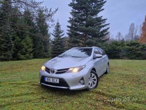 Pelēks Toyota Auris 2014 Tallina, ar dzinēja tilpumu 1.60 L un nobraukumu 230 tūkst. km par 6499 €, foto 6 vietnē AUTOMOTO.COM.LV