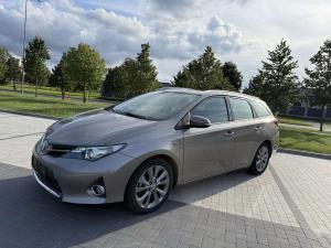 Grey Toyota Auris 2014 in Siauliai, with an engine capacity of 1.80 L and mileage of 197 thousand km for 7700 €, photo 4 on AUTOMOTO.COM.LV