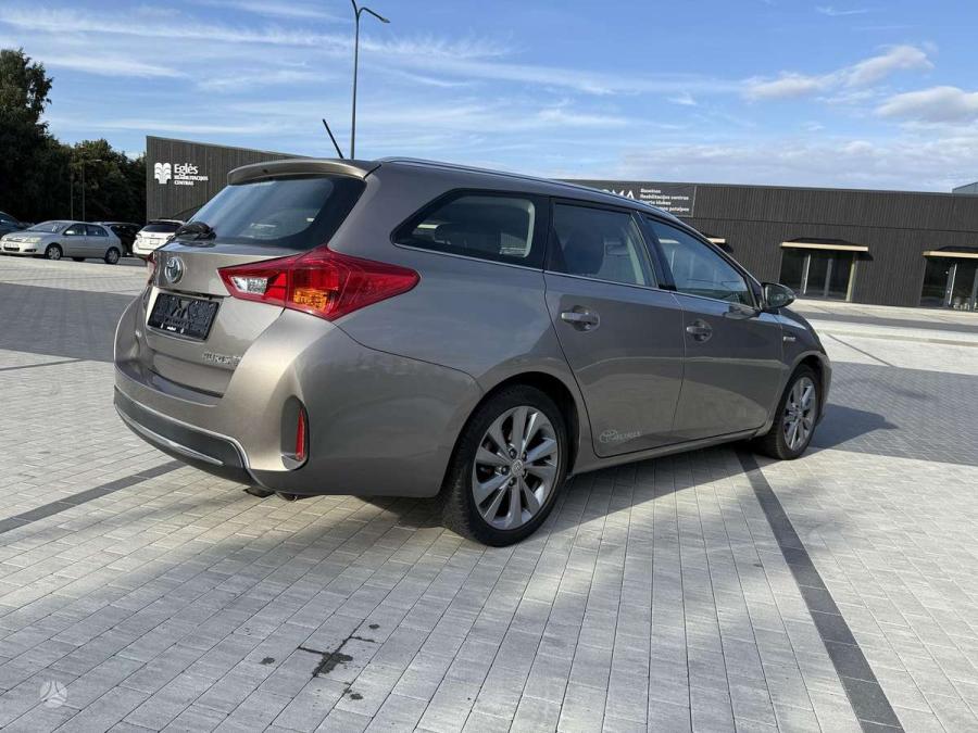 Grey Toyota Auris 2014 in Siauliai, with an engine capacity of 1.80 L and mileage of 197 thousand km for 7700 €, photo 6 on AUTOMOTO.COM.LV