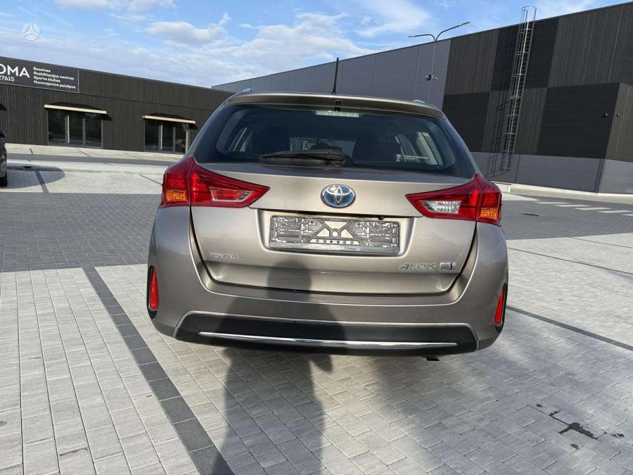 Grey Toyota Auris 2014 in Siauliai, with an engine capacity of 1.80 L and mileage of 197 thousand km for 7700 €, photo 7 on AUTOMOTO.COM.LV