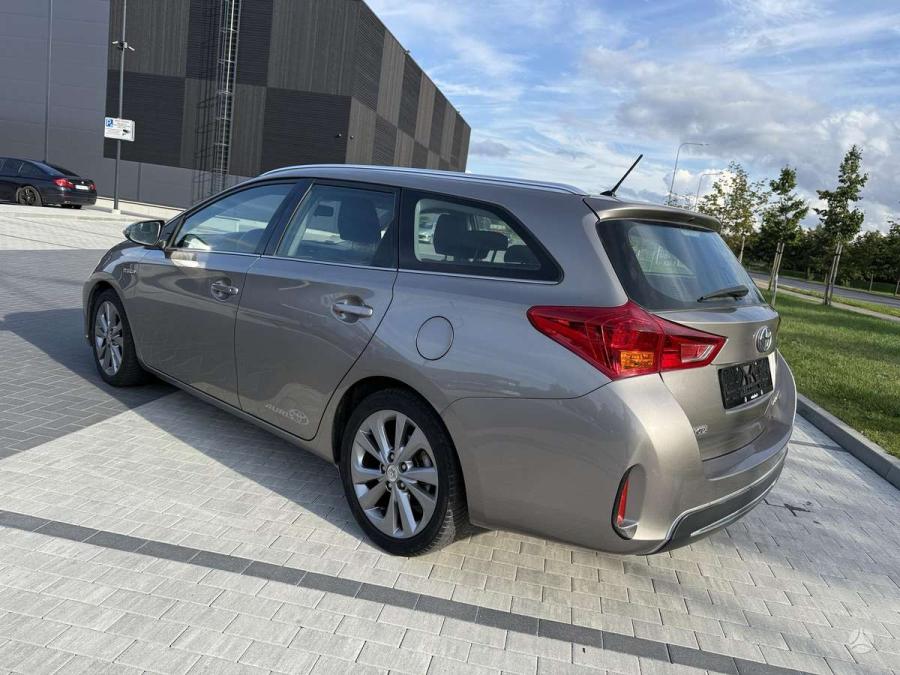 Grey Toyota Auris 2014 in Siauliai, with an engine capacity of 1.80 L and mileage of 197 thousand km for 7700 €, photo 8 on AUTOMOTO.COM.LV
