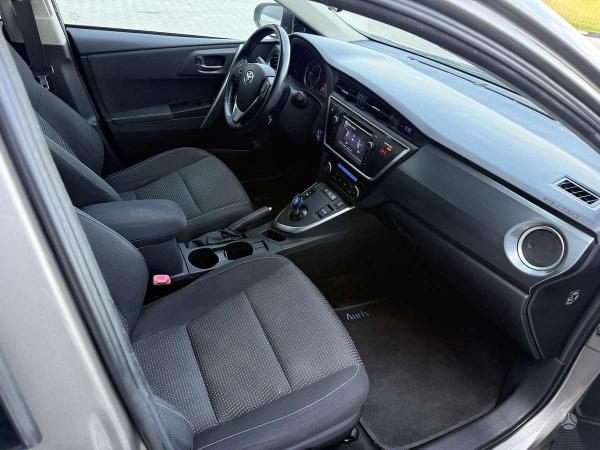 Grey Toyota Auris 2014 in Siauliai, with an engine capacity of 1.80 L and mileage of 197 thousand km for 7700 €, photo 9 on AUTOMOTO.COM.LV
