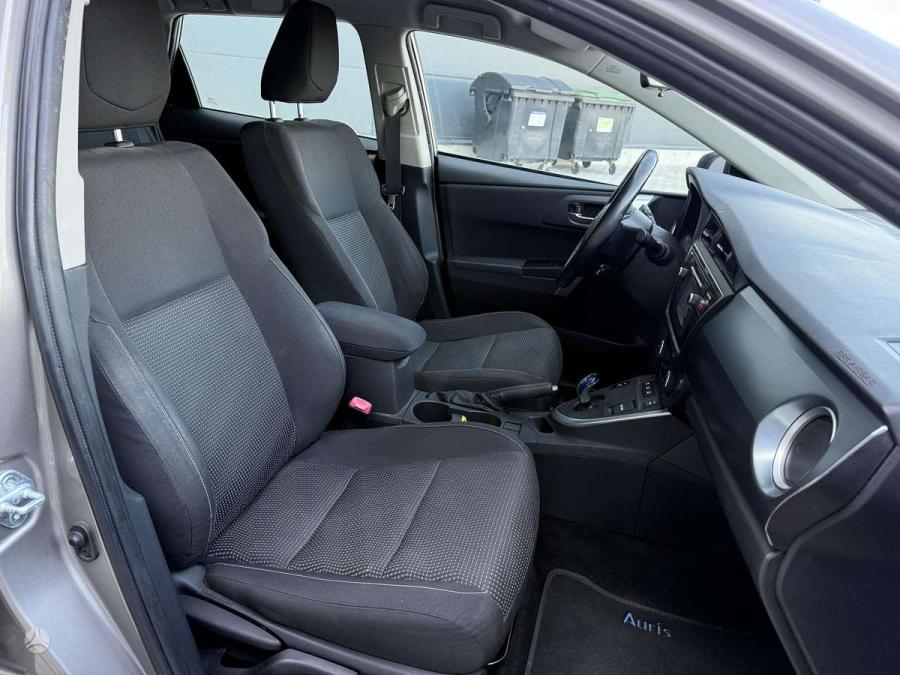 Grey Toyota Auris 2014 in Siauliai, with an engine capacity of 1.80 L and mileage of 197 thousand km for 7700 €, photo 12 on AUTOMOTO.COM.LV