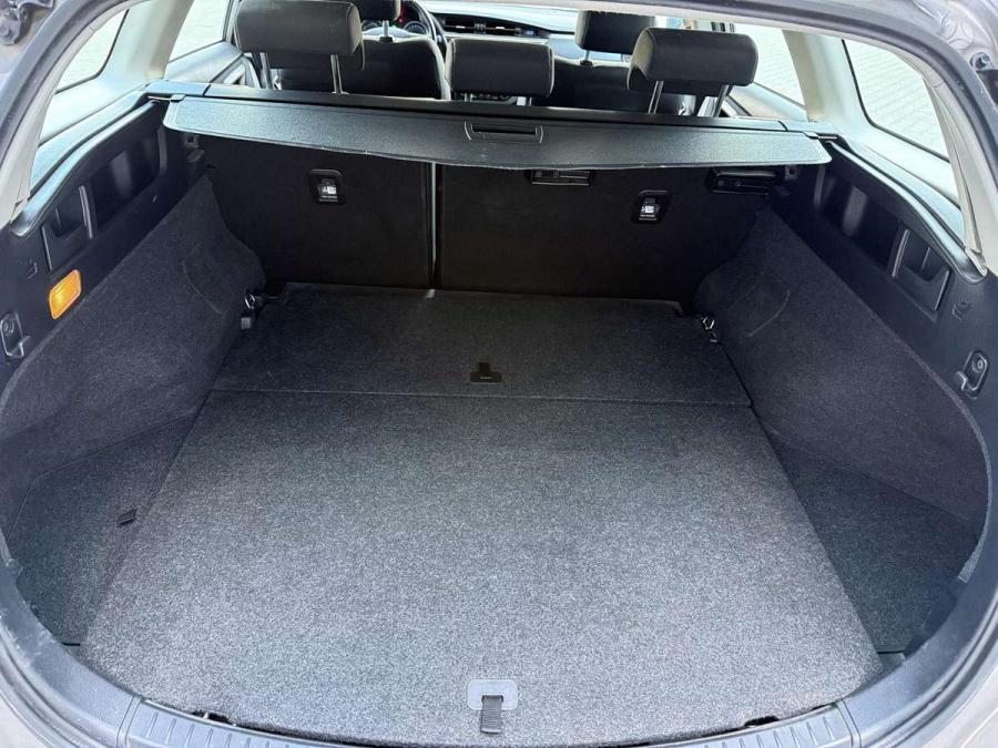 Grey Toyota Auris 2014 in Siauliai, with an engine capacity of 1.80 L and mileage of 197 thousand km for 7700 €, photo 17 on AUTOMOTO.COM.LV