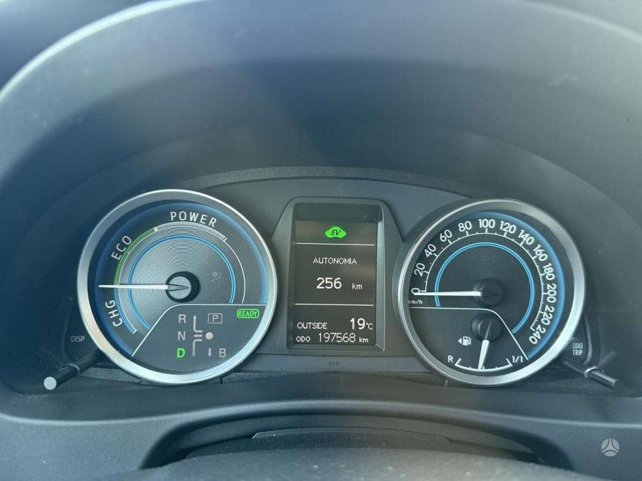 Grey Toyota Auris 2014 in Siauliai, with an engine capacity of 1.80 L and mileage of 197 thousand km for 7700 €, photo 20 on AUTOMOTO.COM.LV