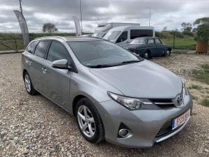 Grey Toyota Auris 2014 in Kaunas, with an engine capacity of 1.80 L and mileage of 286 thousand km for 7700 €, photo 3 on AUTOMOTO.COM.LV