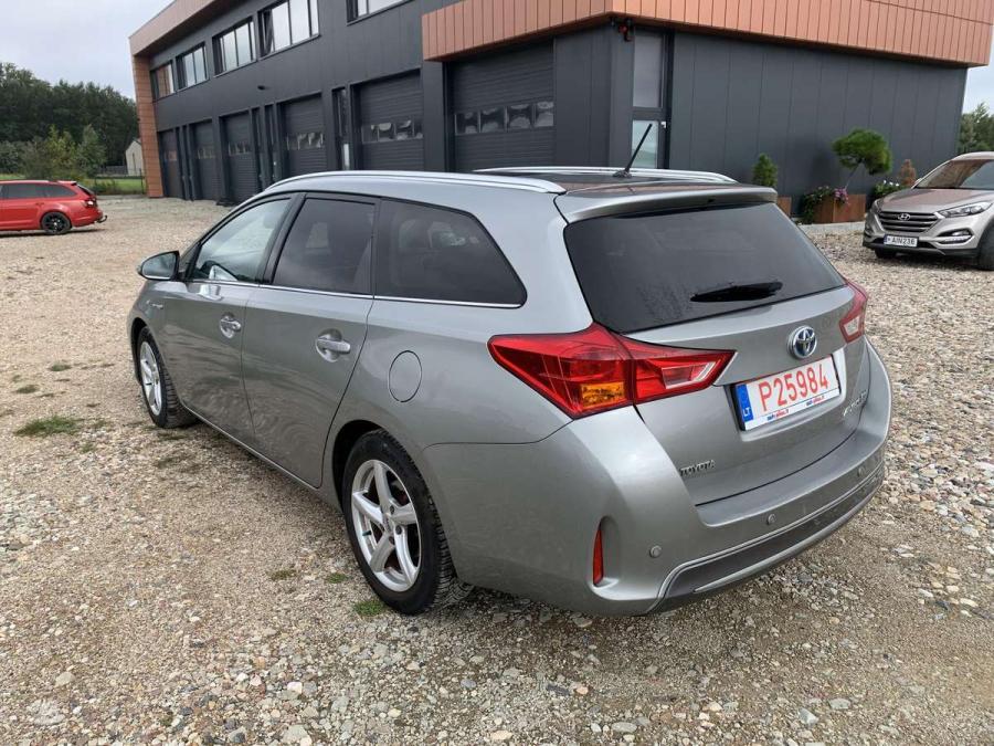 Grey Toyota Auris 2014 in Kaunas, with an engine capacity of 1.80 L and mileage of 286 thousand km for 7700 €, photo 4 on AUTOMOTO.COM.LV