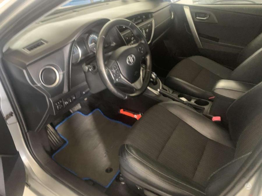 Grey Toyota Auris 2014 in Kaunas, with an engine capacity of 1.80 L and mileage of 286 thousand km for 7700 €, photo 6 on AUTOMOTO.COM.LV