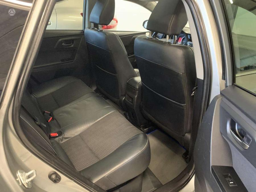 Grey Toyota Auris 2014 in Kaunas, with an engine capacity of 1.80 L and mileage of 286 thousand km for 7700 €, photo 9 on AUTOMOTO.COM.LV