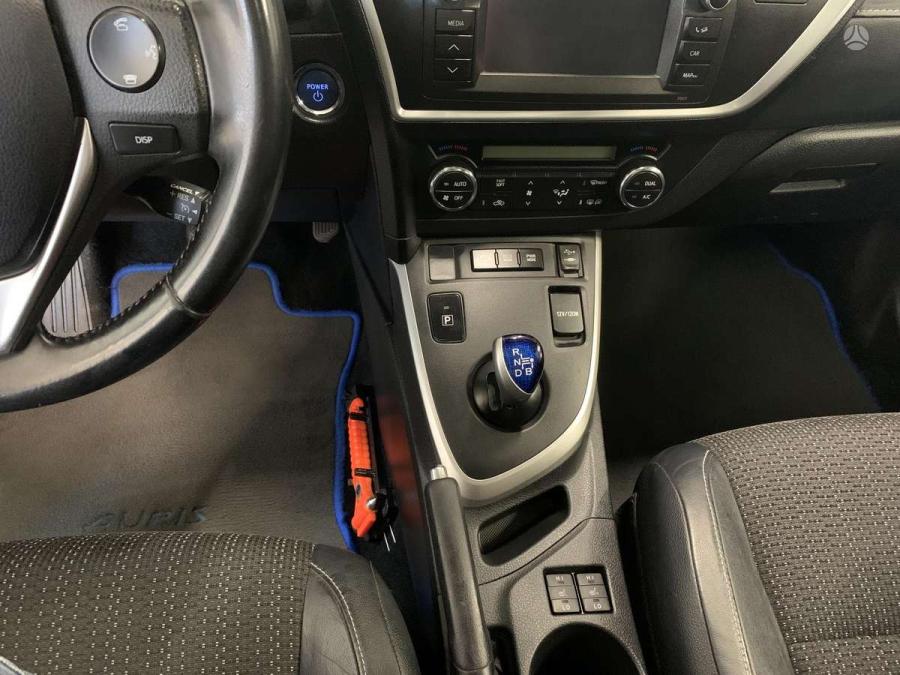 Grey Toyota Auris 2014 in Kaunas, with an engine capacity of 1.80 L and mileage of 286 thousand km for 7700 €, photo 12 on AUTOMOTO.COM.LV