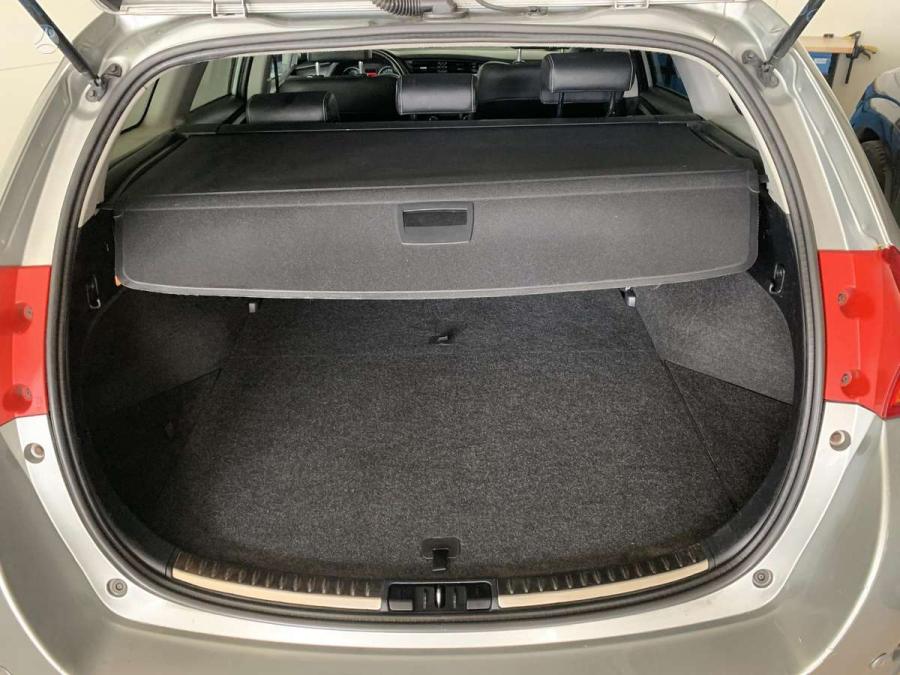Grey Toyota Auris 2014 in Kaunas, with an engine capacity of 1.80 L and mileage of 286 thousand km for 7700 €, photo 16 on AUTOMOTO.COM.LV