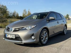 Pelēks Toyota Auris 2014 Liepāja, ar dzinēja tilpumu 1.80 L un nobraukumu 110 tūkst. km par 9800 €, foto  vietnē AUTOMOTO.COM.LV
