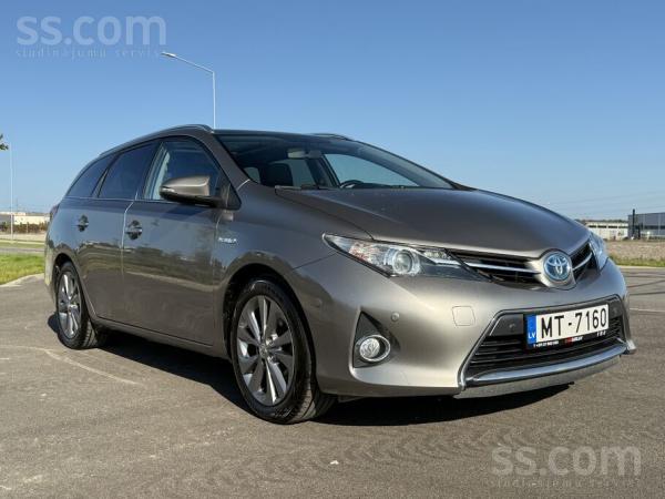 Grey Toyota Auris 2014 in Liepaja, with an engine capacity of 1.80 L and mileage of 110 thousand km for 9800 €, photo 4 on AUTOMOTO.COM.LV