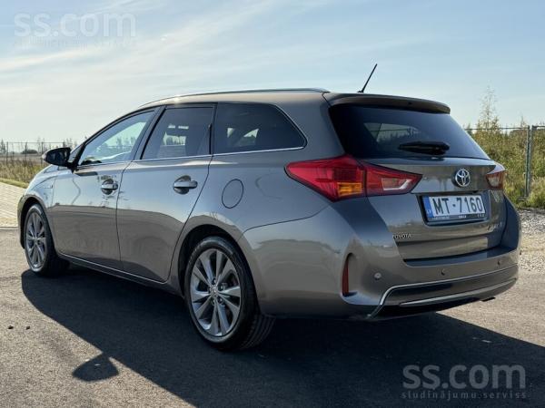 Grey Toyota Auris 2014 in Liepaja, with an engine capacity of 1.80 L and mileage of 110 thousand km for 9800 €, photo 5 on AUTOMOTO.COM.LV