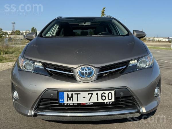 Grey Toyota Auris 2014 in Liepaja, with an engine capacity of 1.80 L and mileage of 110 thousand km for 9800 €, photo 8 on AUTOMOTO.COM.LV