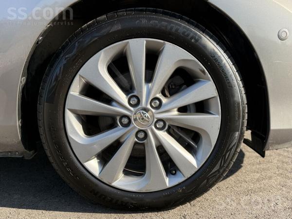 Grey Toyota Auris 2014 in Liepaja, with an engine capacity of 1.80 L and mileage of 110 thousand km for 9800 €, photo 10 on AUTOMOTO.COM.LV