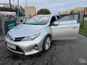 Pelēks Toyota Auris 2014 Kauņa, ar dzinēja tilpumu 1.80 L un nobraukumu 225 tūkst. km par 7350 €, foto 5 vietnē AUTOMOTO.COM.LV