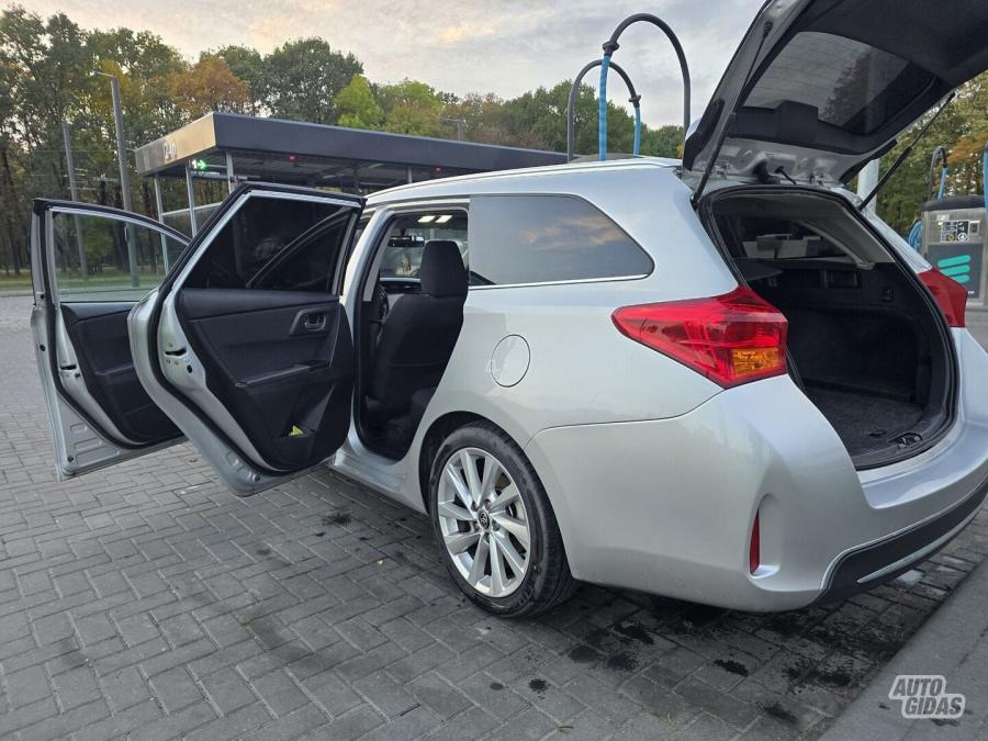Pelēks Toyota Auris 2014 Kauņa, ar dzinēja tilpumu 1.80 L un nobraukumu 225 tūkst. km par 7350 €, foto 10 vietnē AUTOMOTO.COM.LV