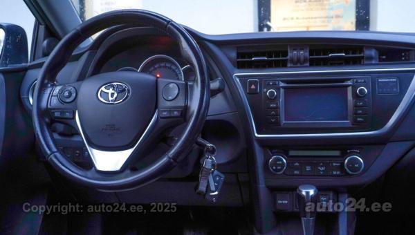 Grey Toyota Auris 2015 in Tallinn, with an engine capacity of 1.60 L and mileage of 227 thousand km for 8400 €, photo 11 on AUTOMOTO.COM.LV