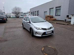 Pelēks Toyota Auris 2015 Klaipėda, ar dzinēja tilpumu 1.60 L un nobraukumu 178 tūkst. km par 6400 €, foto 2 vietnē AUTOMOTO.COM.LV