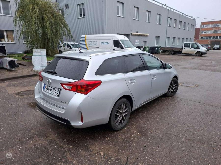 Pelēks Toyota Auris 2015 Klaipėda, ar dzinēja tilpumu 1.60 L un nobraukumu 178 tūkst. km par 6400 €, foto 6 vietnē AUTOMOTO.COM.LV