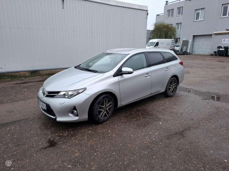 Pelēks Toyota Auris 2015 Klaipėda, ar dzinēja tilpumu 1.60 L un nobraukumu 178 tūkst. km par 6400 €, foto 8 vietnē AUTOMOTO.COM.LV