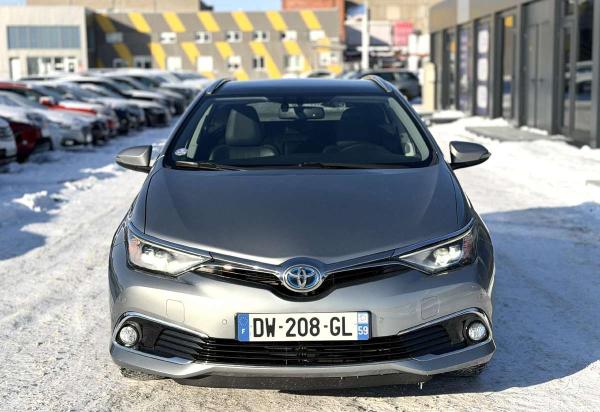 Grey Toyota Auris 2015 in Taurage, with an engine capacity of 1.80 L and mileage of 270 thousand km for 9300 €, photo 3 on AUTOMOTO.COM.LV