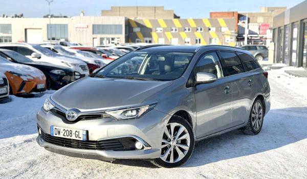 Grey Toyota Auris 2015 in Taurage, with an engine capacity of 1.80 L and mileage of 270 thousand km for 9300 €, photo 5 on AUTOMOTO.COM.LV