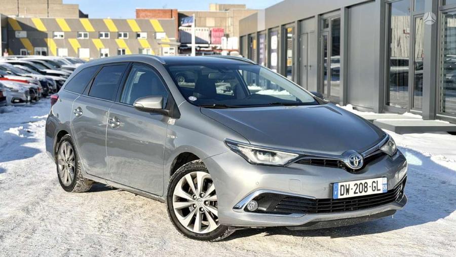 Grey Toyota Auris 2015 in Taurage, with an engine capacity of 1.80 L and mileage of 270 thousand km for 9300 €, photo 7 on AUTOMOTO.COM.LV