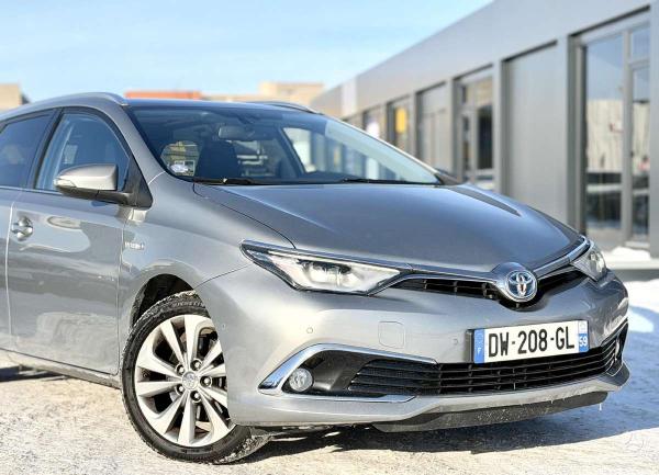 Grey Toyota Auris 2015 in Taurage, with an engine capacity of 1.80 L and mileage of 270 thousand km for 9300 €, photo 8 on AUTOMOTO.COM.LV