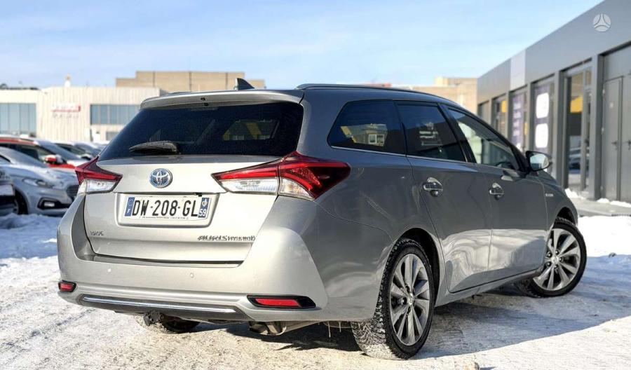 Grey Toyota Auris 2015 in Taurage, with an engine capacity of 1.80 L and mileage of 270 thousand km for 9300 €, photo 11 on AUTOMOTO.COM.LV
