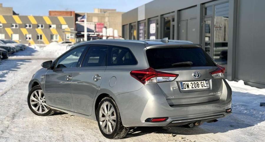 Grey Toyota Auris 2015 in Taurage, with an engine capacity of 1.80 L and mileage of 270 thousand km for 9300 €, photo 14 on AUTOMOTO.COM.LV